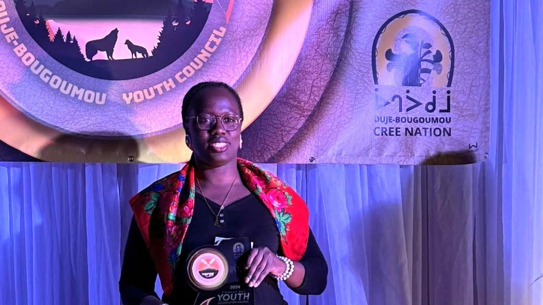 Une ancienne étudiante du Collège reçoit une distinction honorable