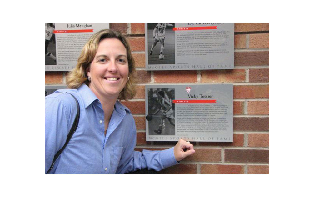 Vicky Tessier, ancienne joueuse étoile de basketball avec les Indiennes ...