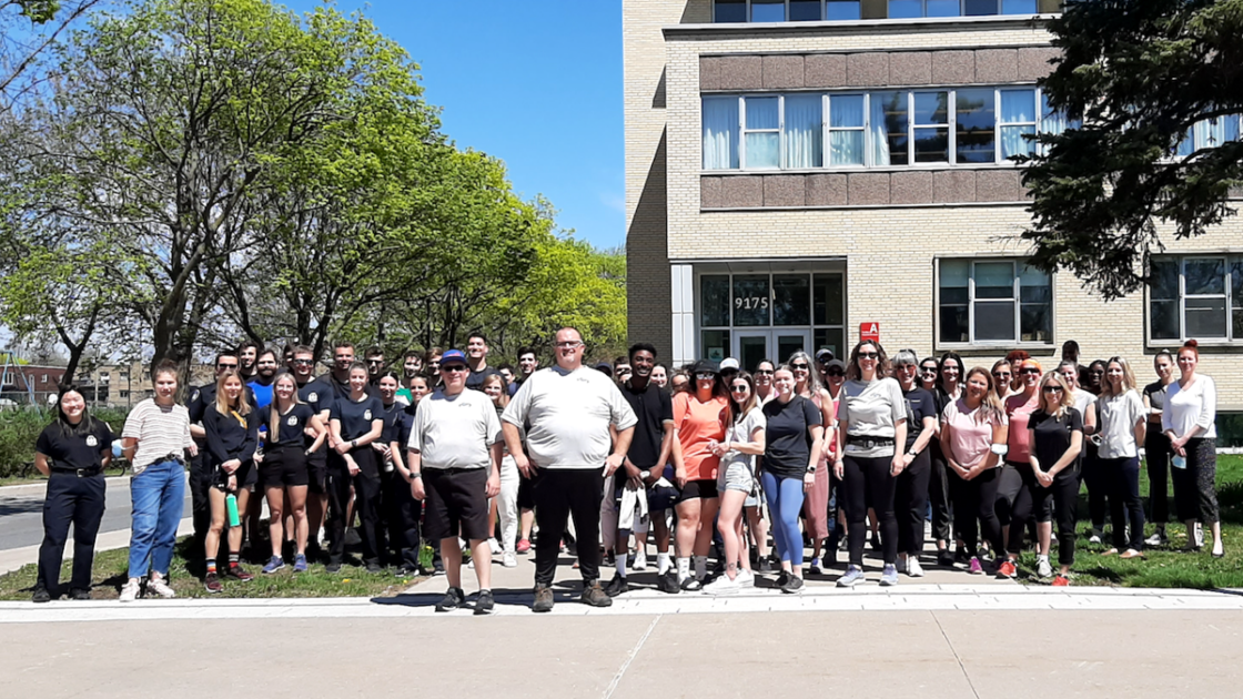 Deux gros qui marchent